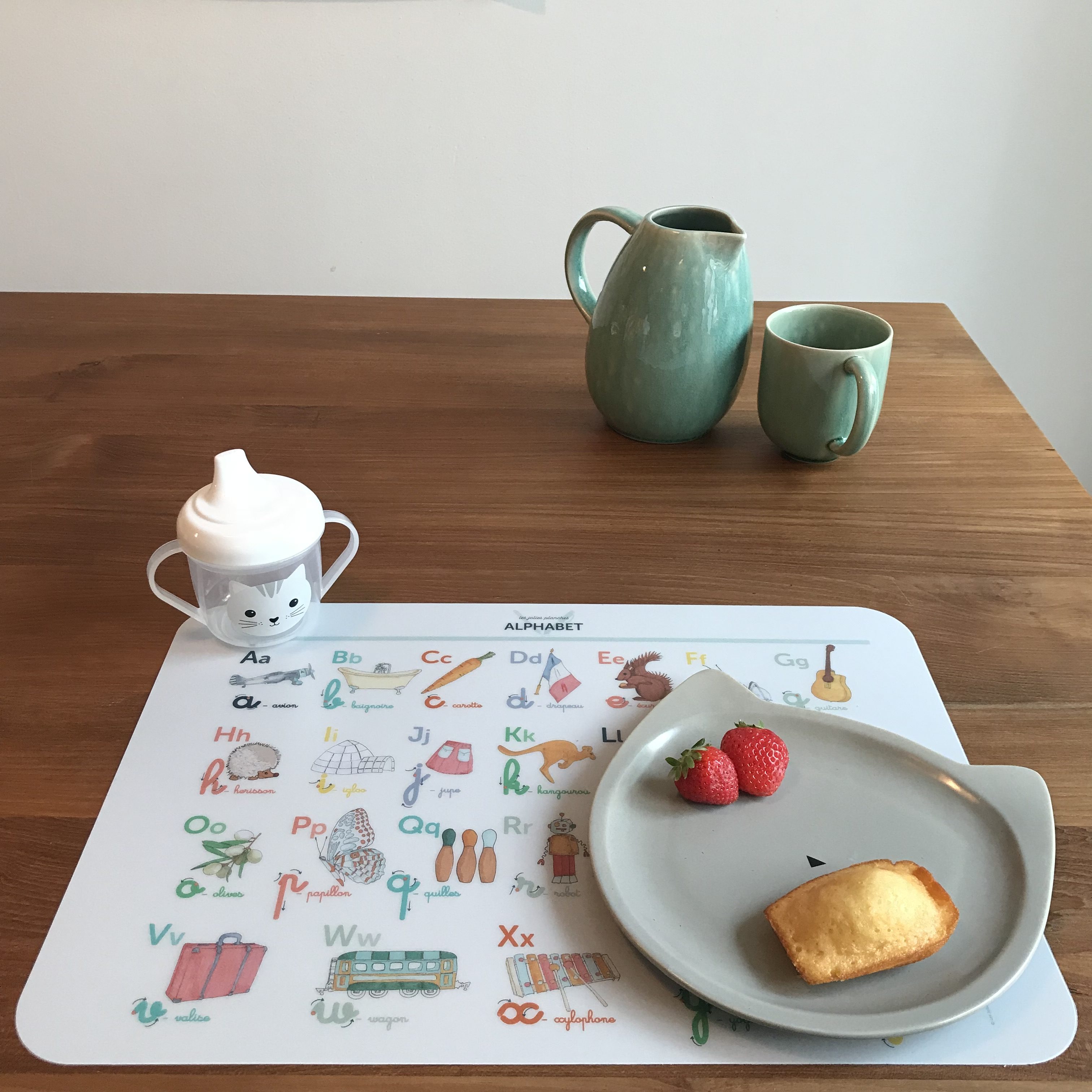 Alphabet table and desk mat - Les Jolies Planches